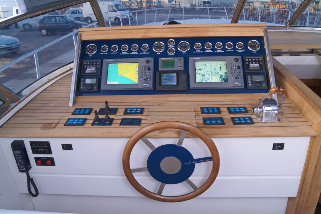 HOW TO USE A VHF MARINE RADIO. A STEP BY STEP GUIDE.